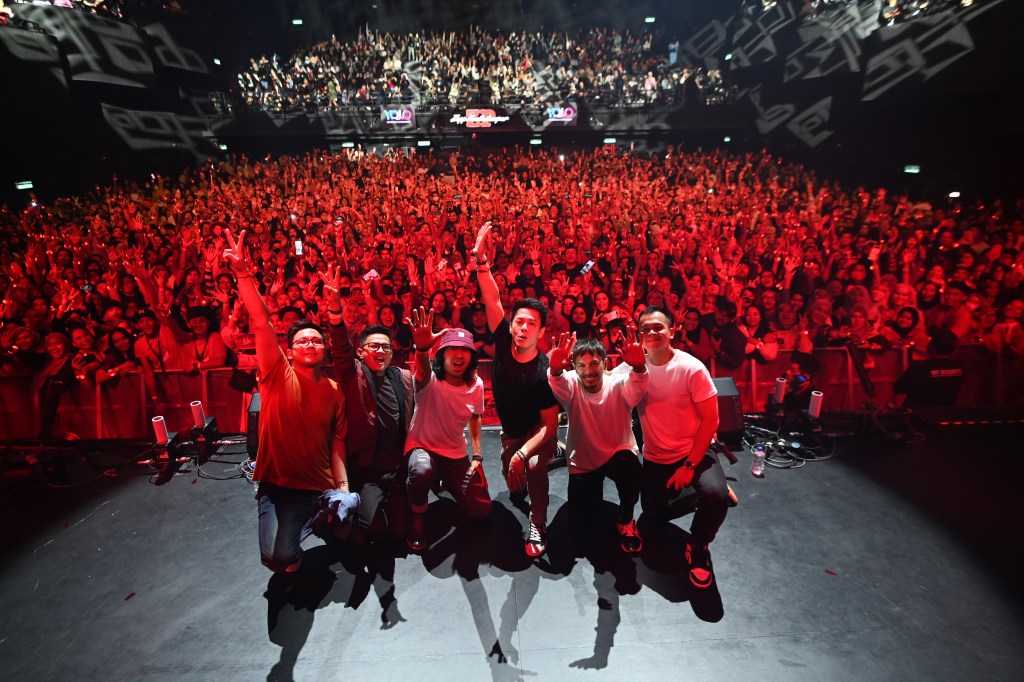 YOLO Malaysia Sekali Lagi Berjaya Hiburkan Seramai 2,500 Peminat Tegar Band Rock Indonesia Dalam ...